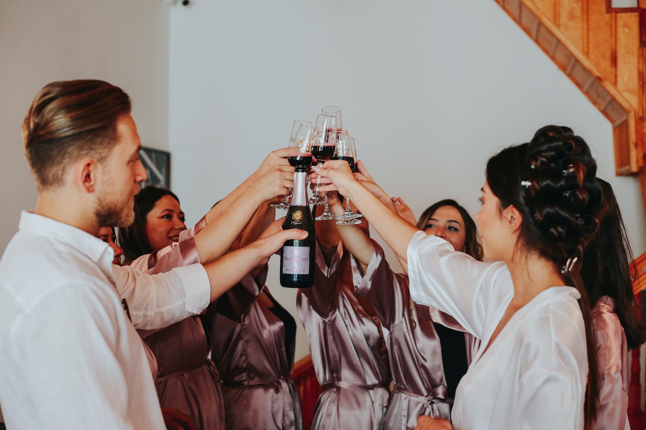 Wedding Etiquette 101: Dos and Don'ts for Guests and Bridal Party ...